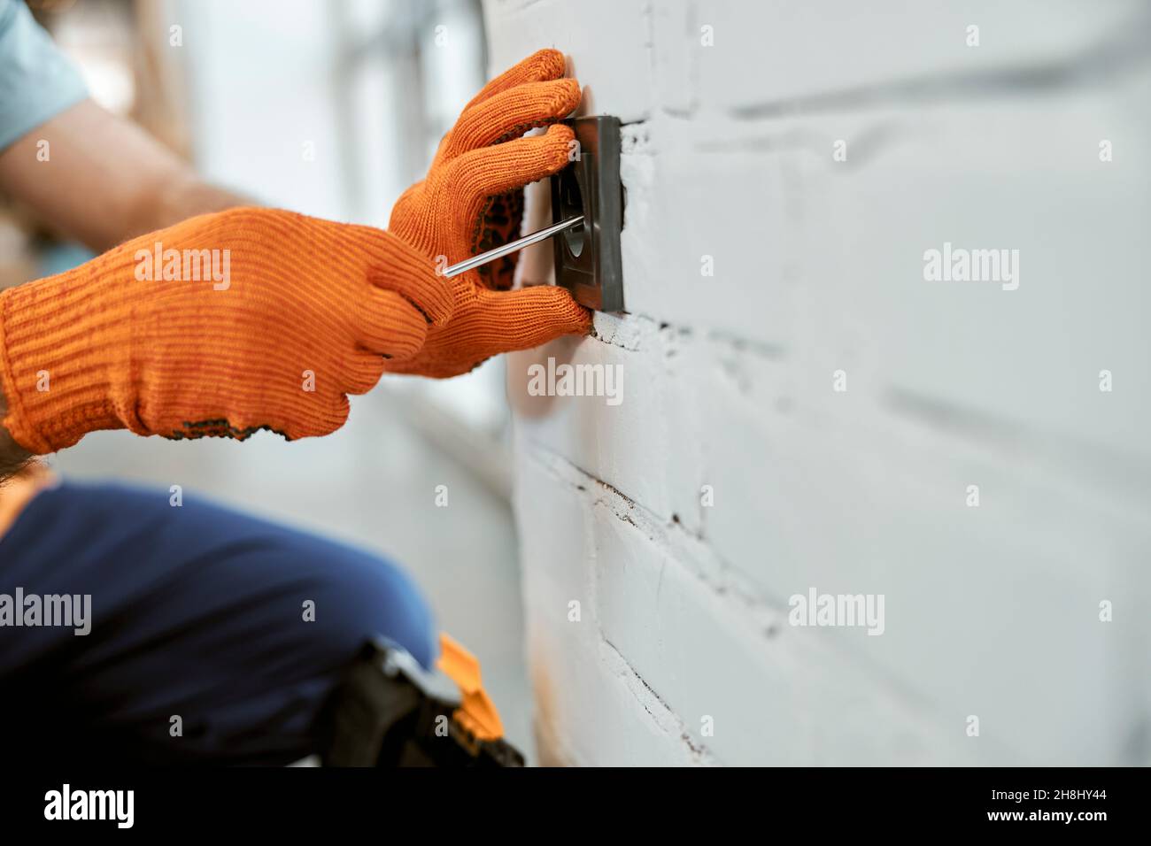 Male electrician hands repairing electrical wall socket Stock Photo - Alamy
