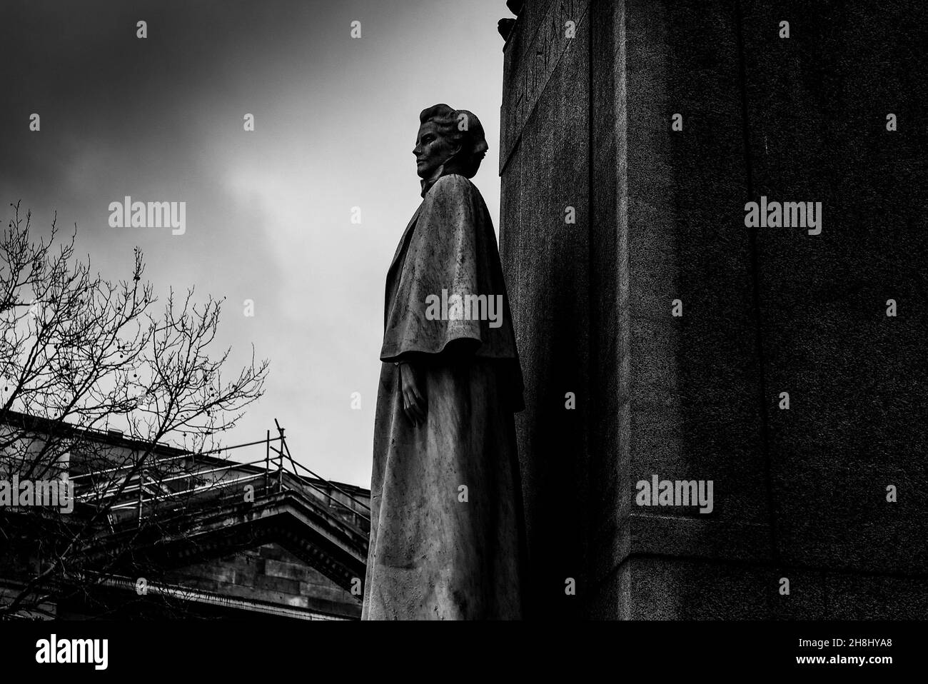 Edith cavell monument Black and White Stock Photos & Images - Alamy