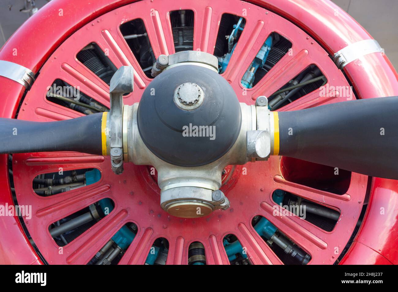 Vintage airplane propeller hi-res stock photography and images - Alamy