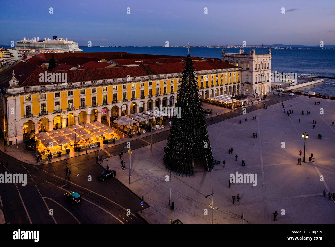 Christmas tree praca comercio lisbon hi-res stock photography and ...
