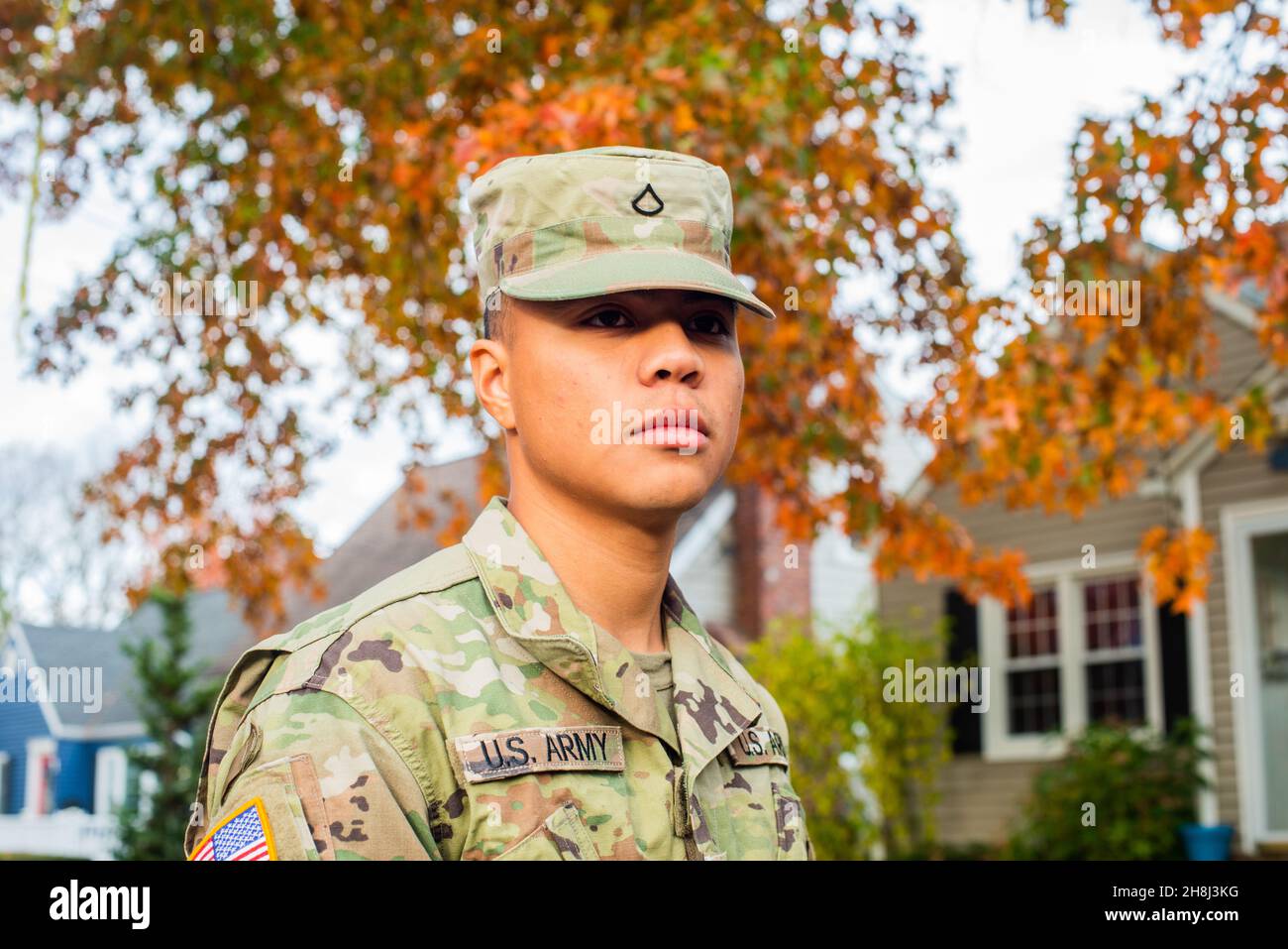 Man in army fatigues hi-res stock photography and images - Alamy