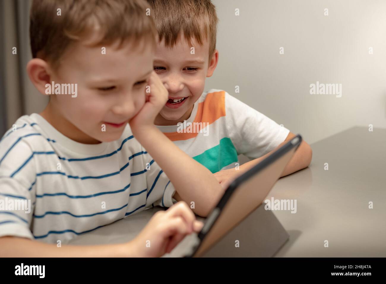 two boys play computer games at home Stock Photo - Alamy
