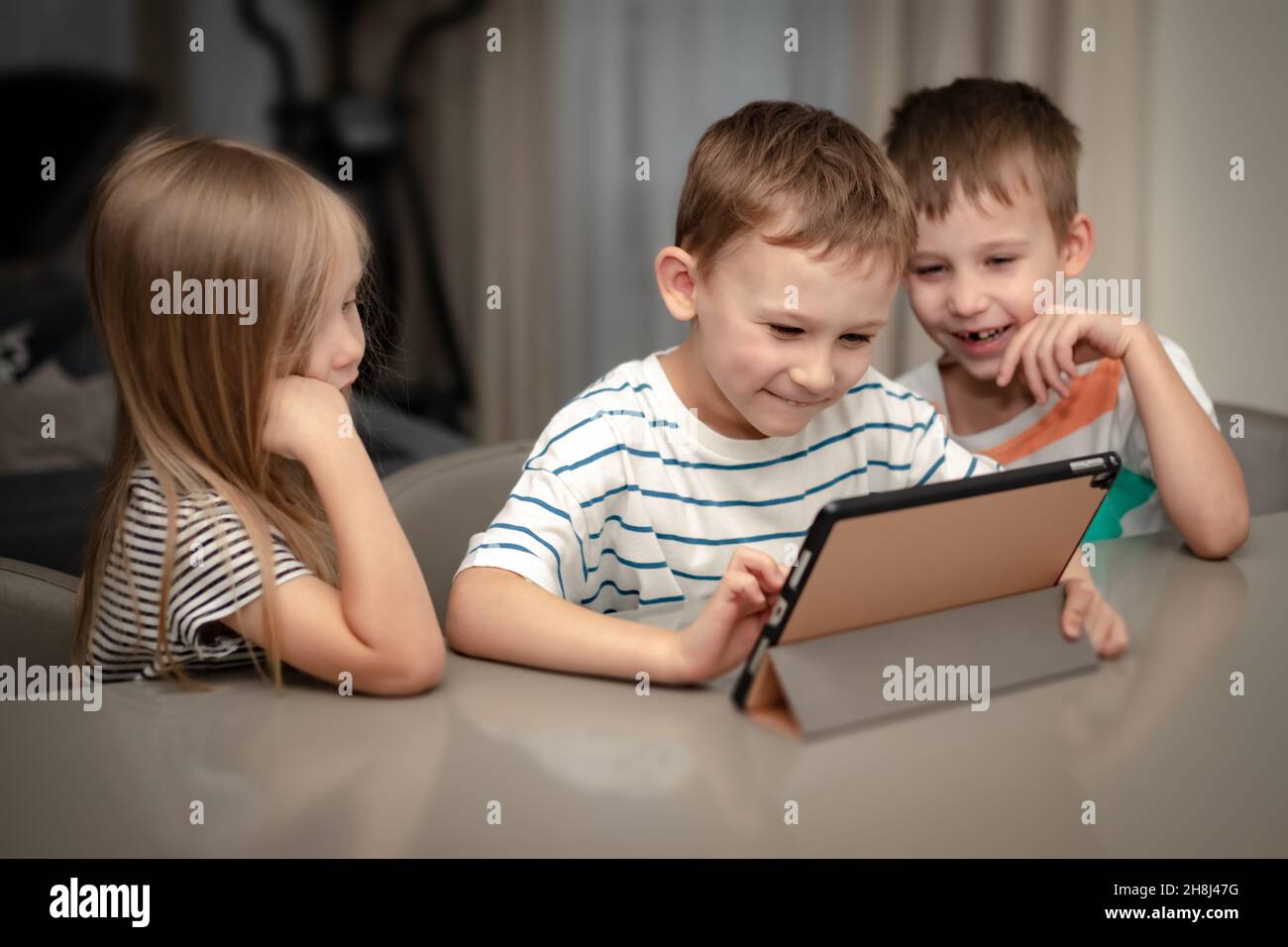 children play computer games on laptop Stock Photo - Alamy