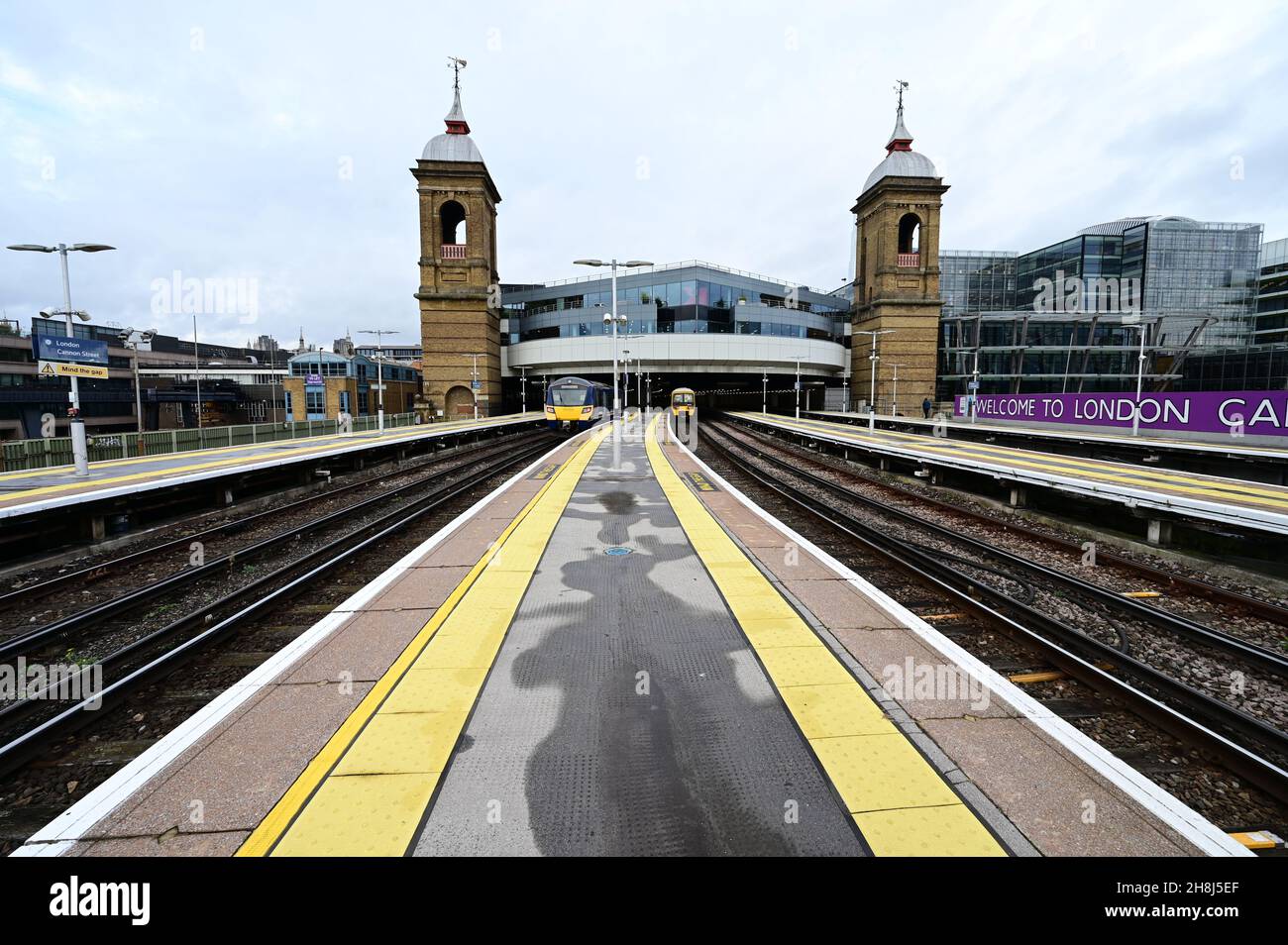 Train platform uk mind the step hi-res stock photography and images - Alamy