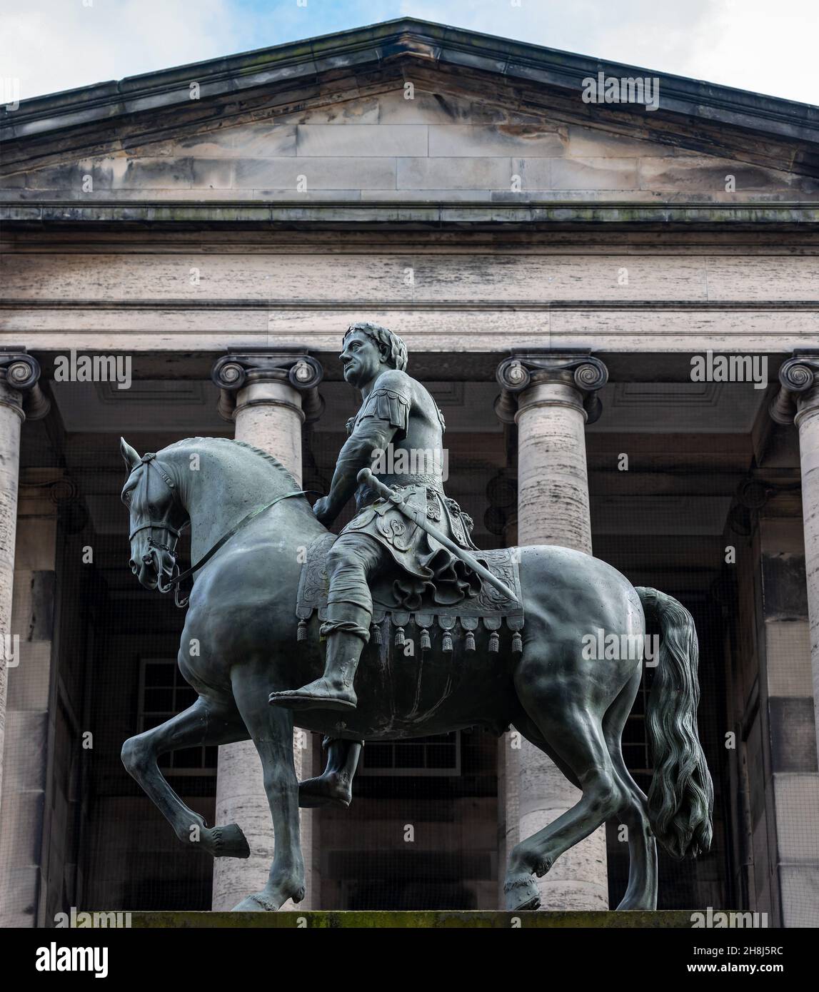 Bronze statue charles ii hi-res stock photography and images - Alamy