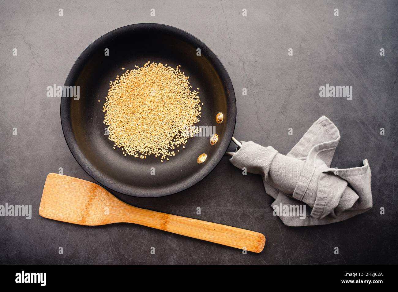 Toasted sesame seeds hi-res stock photography and images - Alamy