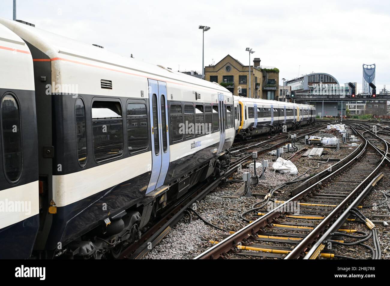 London, London City, UK-November 30th 2021: A southeastern class 465 ...