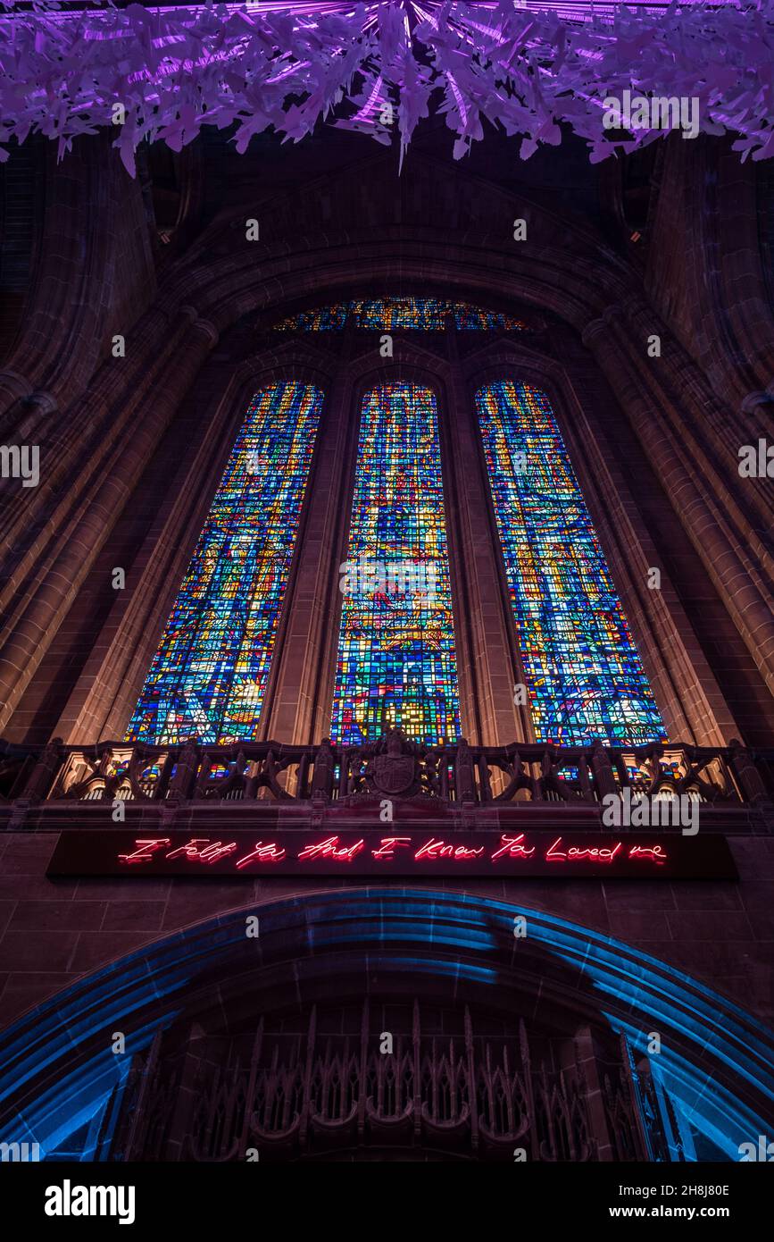 Doves of peace hi-res stock photography and images - Alamy