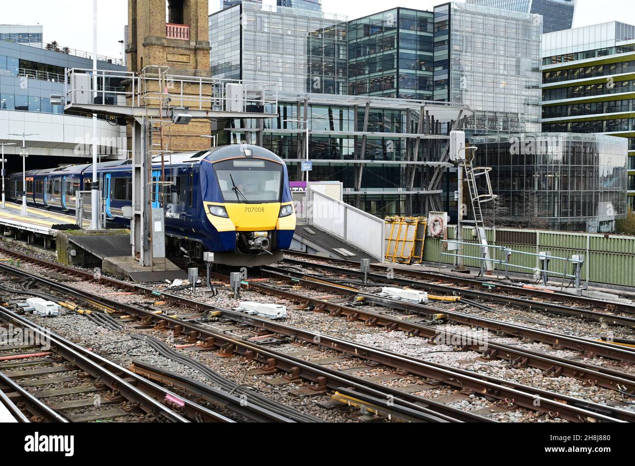 Southeastern class 707 hi-res stock photography and images - Alamy