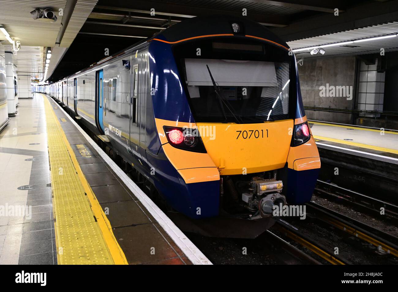 City beam class 707 hi-res stock photography and images - Alamy