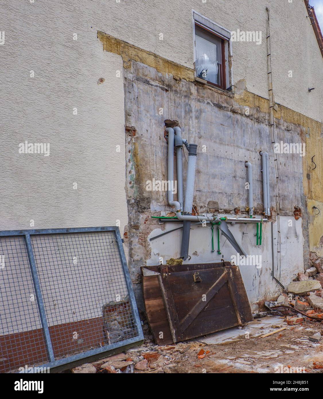 Destroyed commercial building hi-res stock photography and images - Alamy