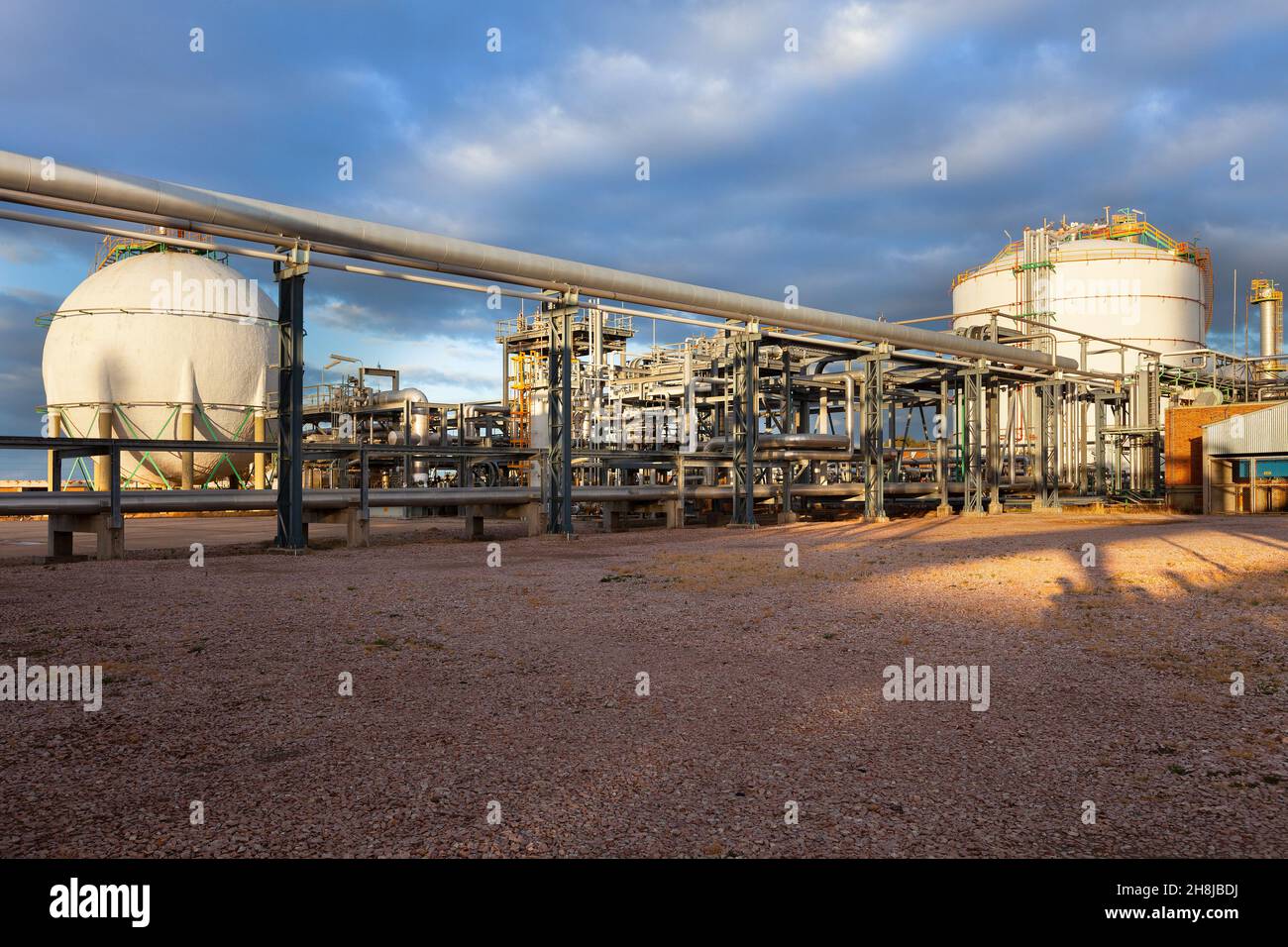 Lpg spheres hi-res stock photography and images - Alamy