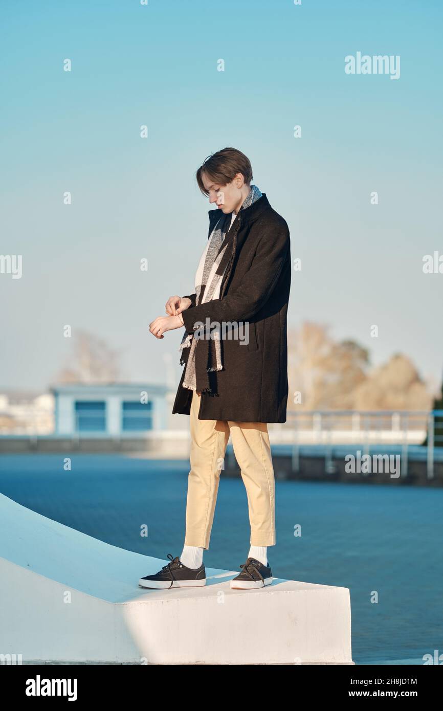 Man standing coat profile hi-res stock photography and images - Alamy