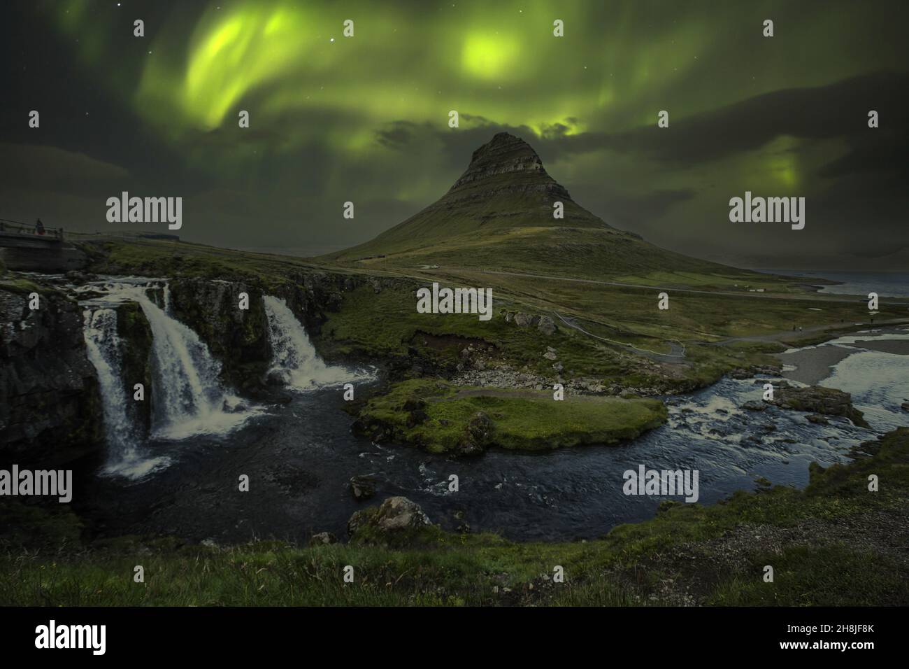 Kirkjufellsfoss landscape at night with beautiful northern lights in ...