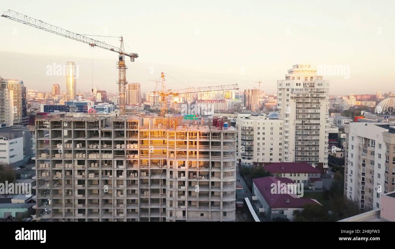 Aerial video construction site cranes hi-res stock photography and ...