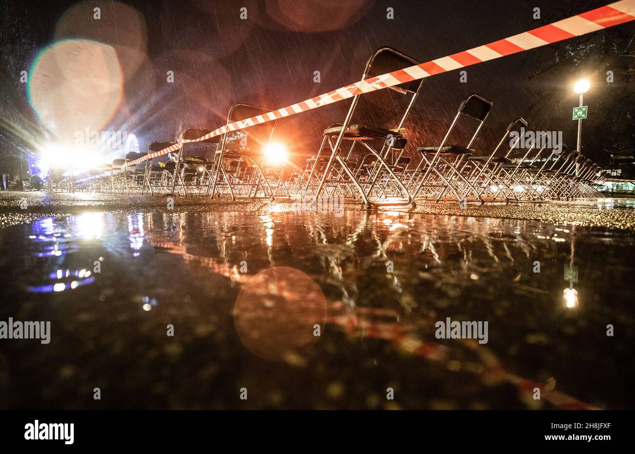 Empty chairs in front of stage hi-res stock photography and images - Alamy