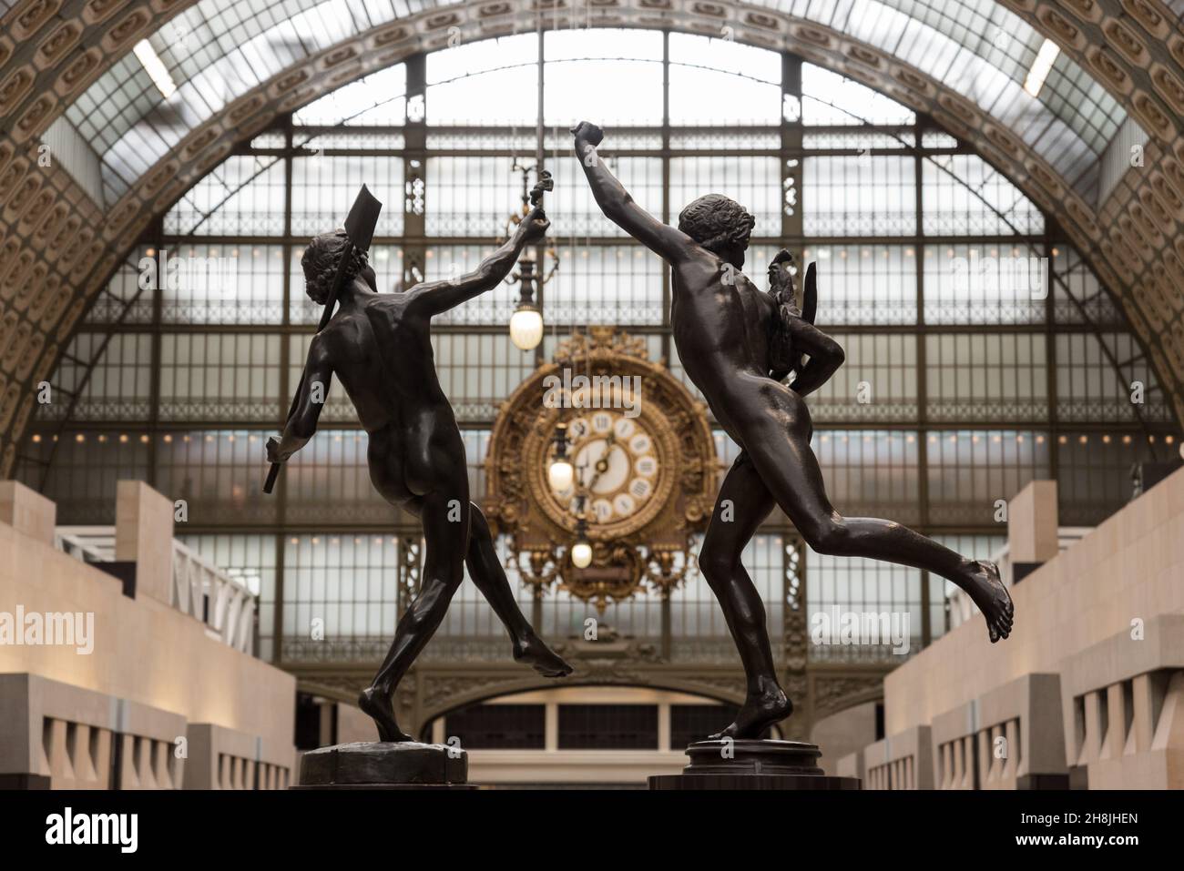Huge clock in paris hi-res stock photography and images - Alamy