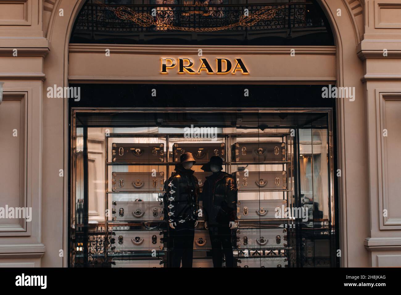 Inside luxury fashion hi-res stock photography and images - Alamy