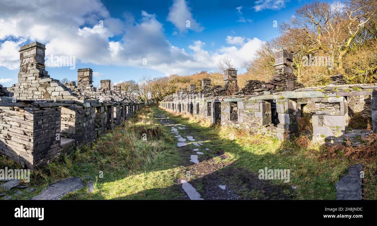 Llanberis abandoned slate quarries hi-res stock photography and images ...