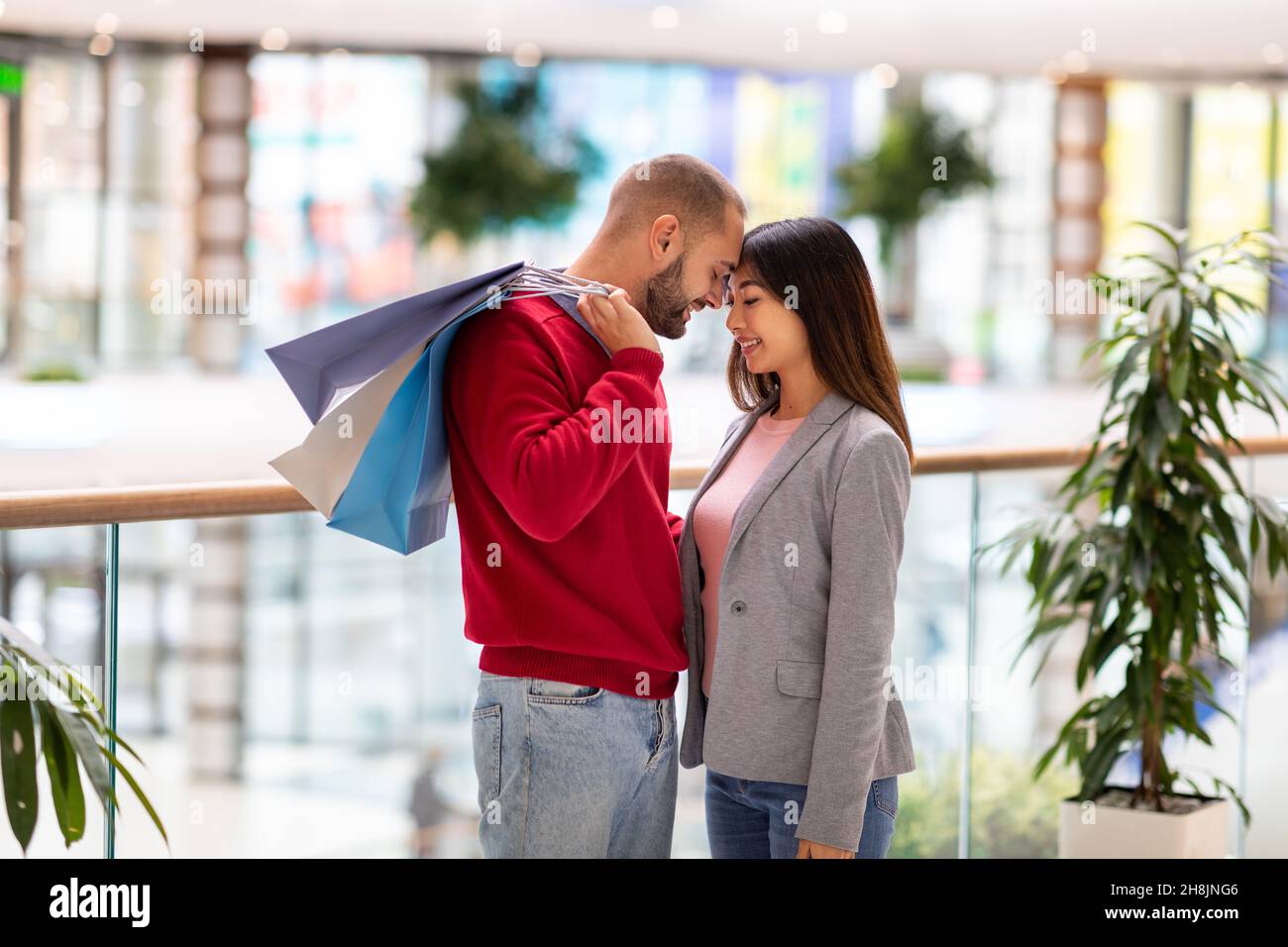 Smiling couple touching foreheads hi-res stock photography and images ...