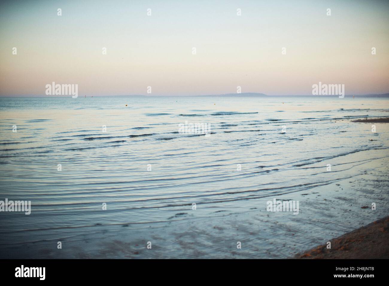 Ocean and horizon at dusk/dawn Stock Photo - Alamy