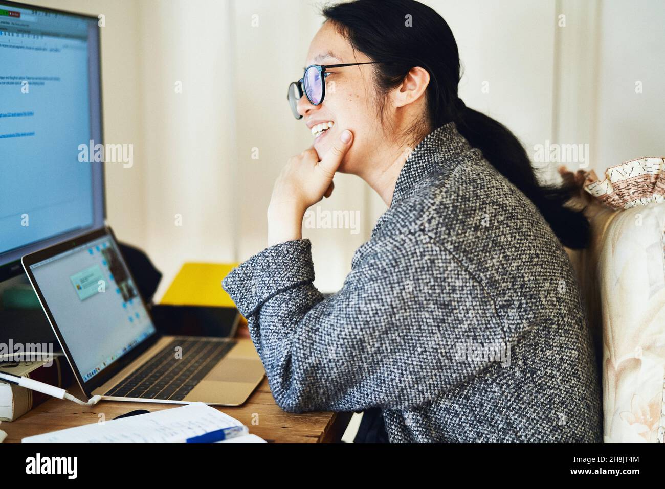 Multiple computer screens home office hi-res stock photography and ...