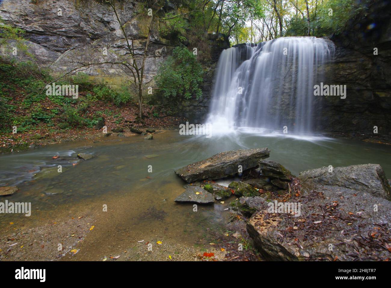 Beautiful Hayden Run falls splashes down a rocky cliff in Columbus ...