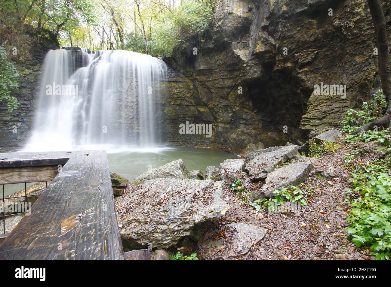 Beautiful Hayden Run falls splashes down a rocky cliff in Columbus ...