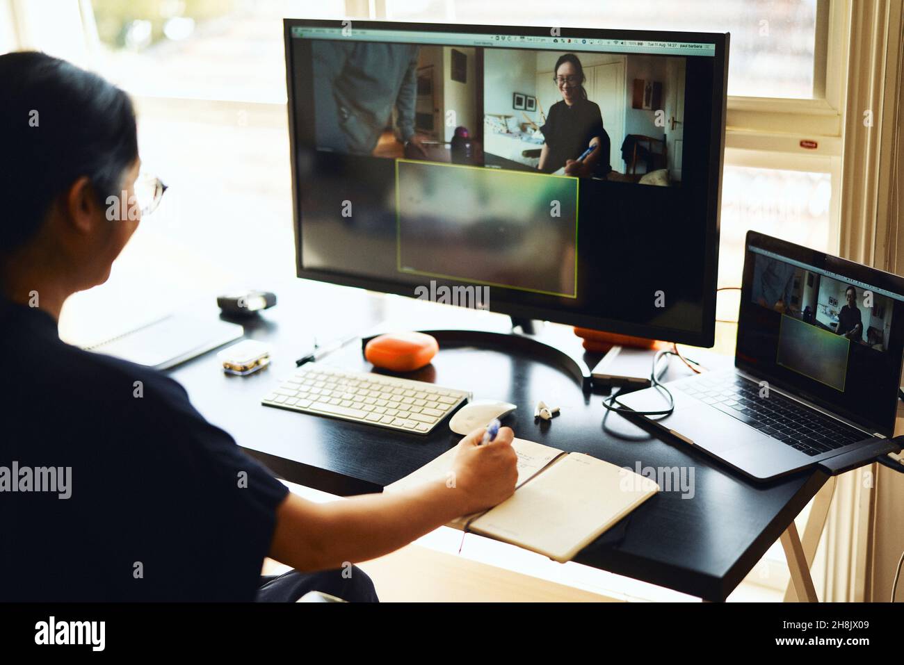 Multiple computer screens home office hi-res stock photography and ...