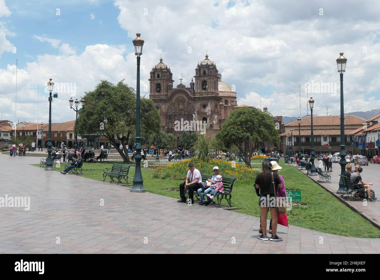 Old ruined park bench hi-res stock photography and images - Alamy