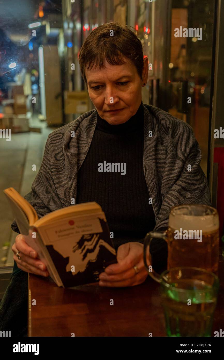 Woman reading book bed glass hi-res stock photography and images - Alamy