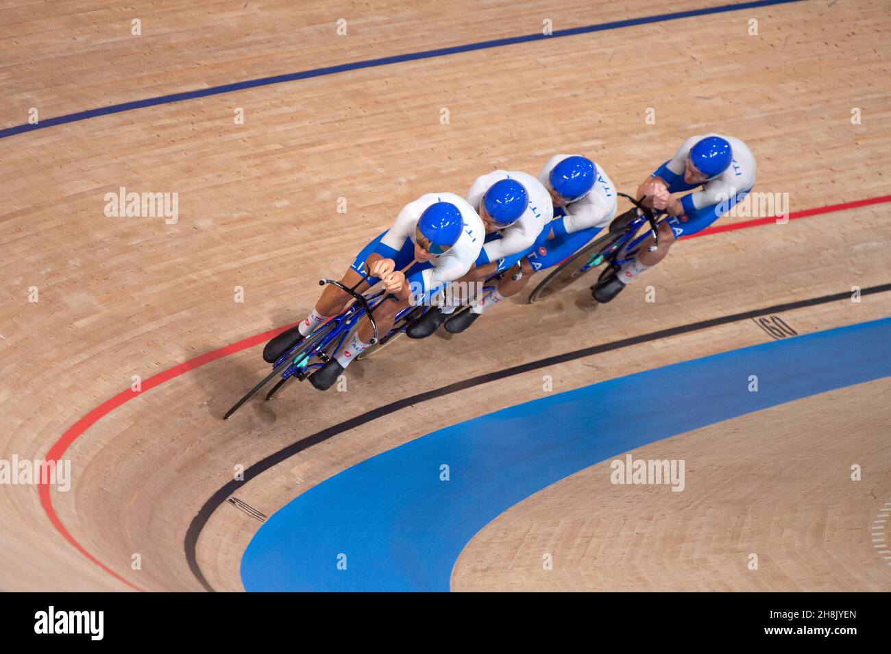 Italian Team pursuit, gold medalists on the track in the Tokyo 2020 ...