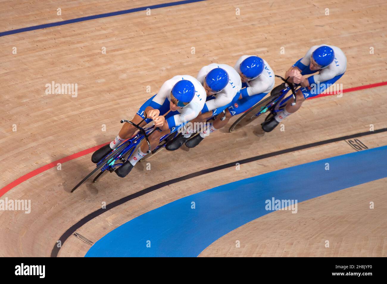 Italian Team pursuit, gold medalists on the track in the Tokyo 2020 ...