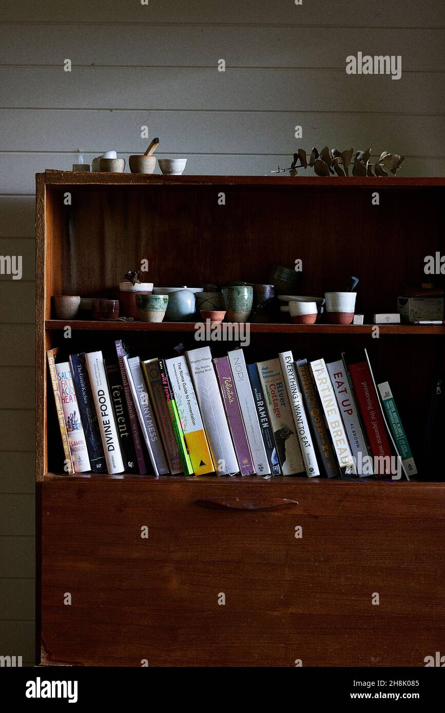 Kitchen shelf with books and mugs Stock Photo - Alamy
