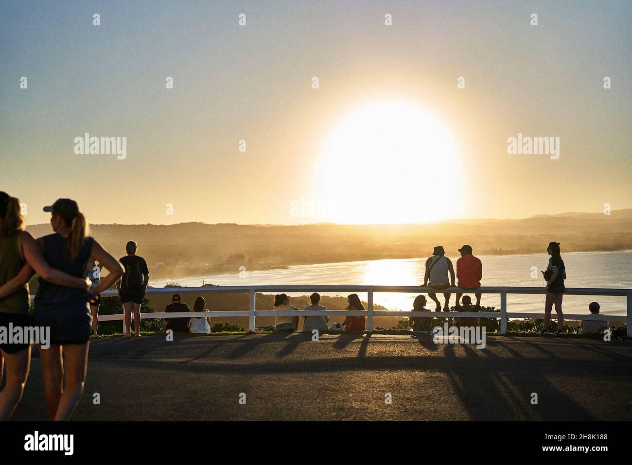 Couples watching sunset hi-res stock photography and images - Alamy