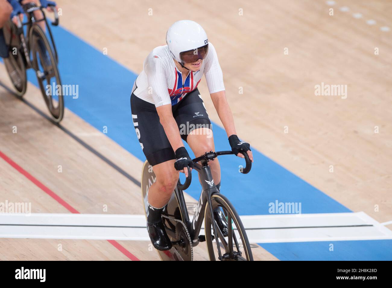 Jennifer Valente crosses the finish line to win the gold medal in women ...