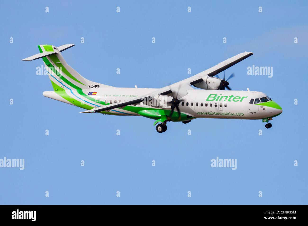 Binter canarias aircraft hi-res stock photography and images - Alamy