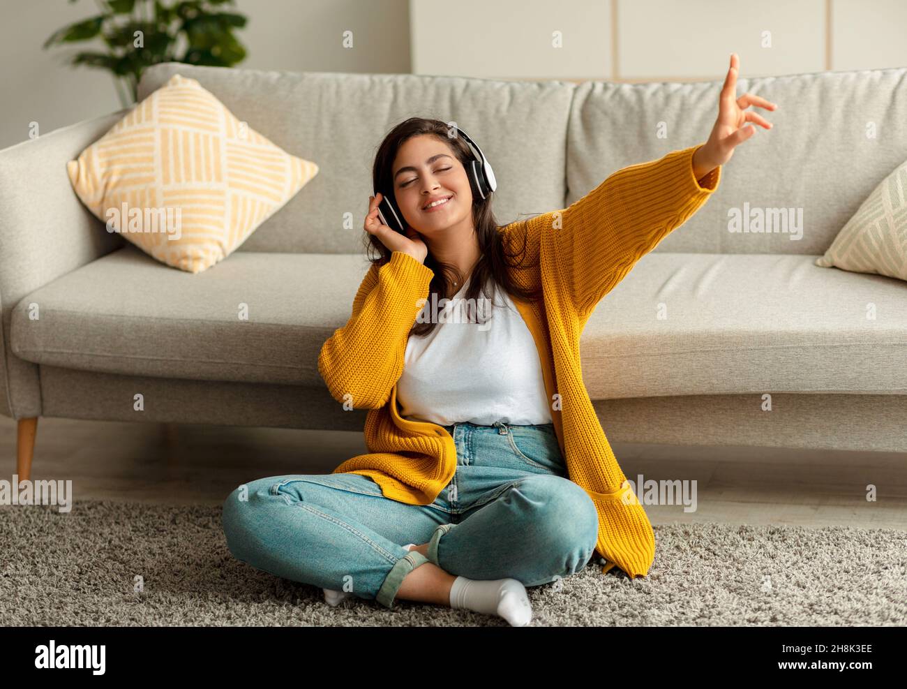 Arab female player hi-res stock photography and images - Alamy