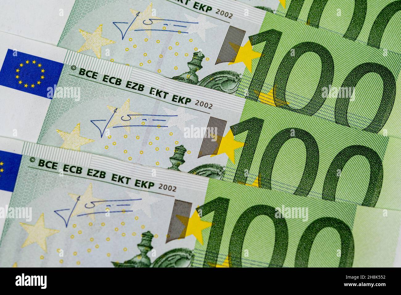 Detail of a 100 euro banknote of the European community Stock Photo - Alamy