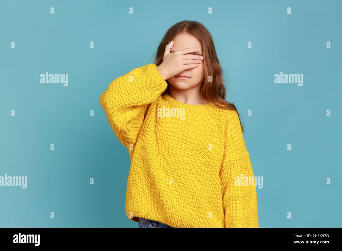 Child eyes closed hi-res stock photography and images - Alamy