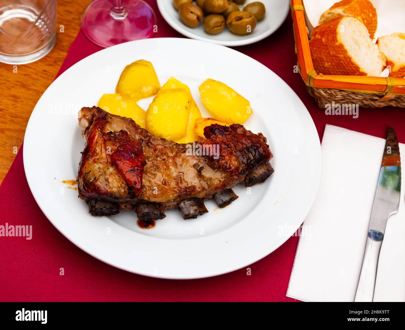 Ribbing table hi-res stock photography and images - Alamy