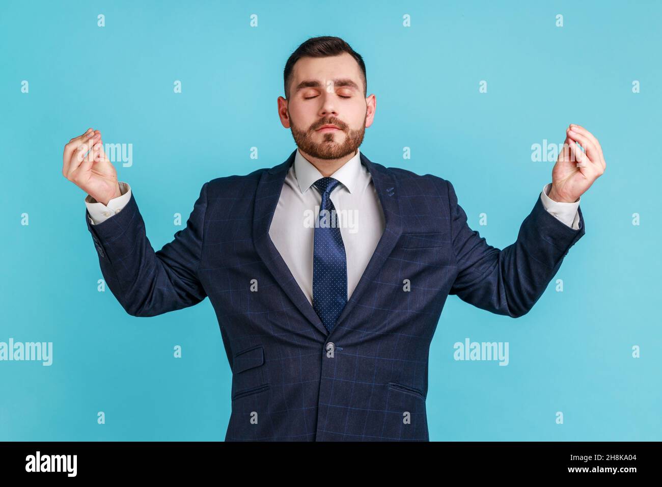 Suit of arms hi-res stock photography and images - Alamy