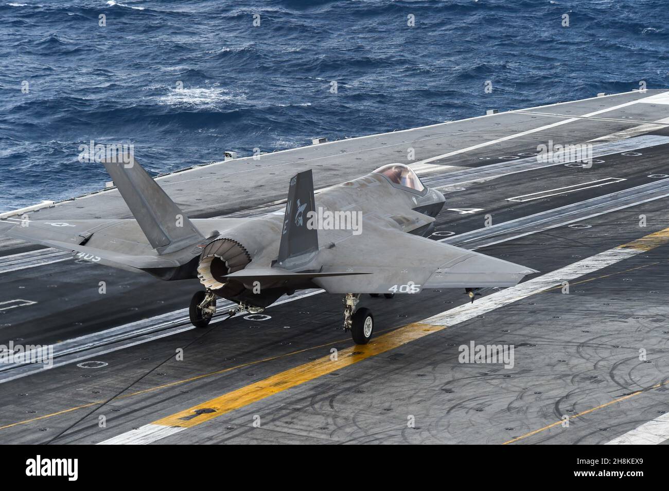 211128-N-RU00-1075 PHILIPPINE SEA (Nov. 28, 2021) An F-35C Lightning II, assigned to the ...