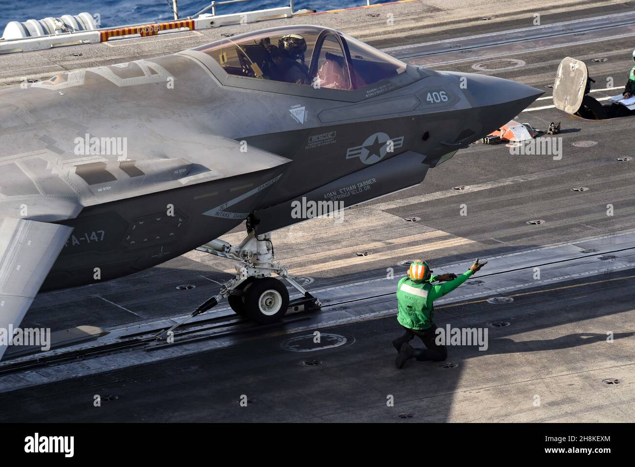 211128-N-RU001-1036 PHILIPPINE SEA (Nov. 28, 2021) An F-35C Lightning II, assigned to the ...