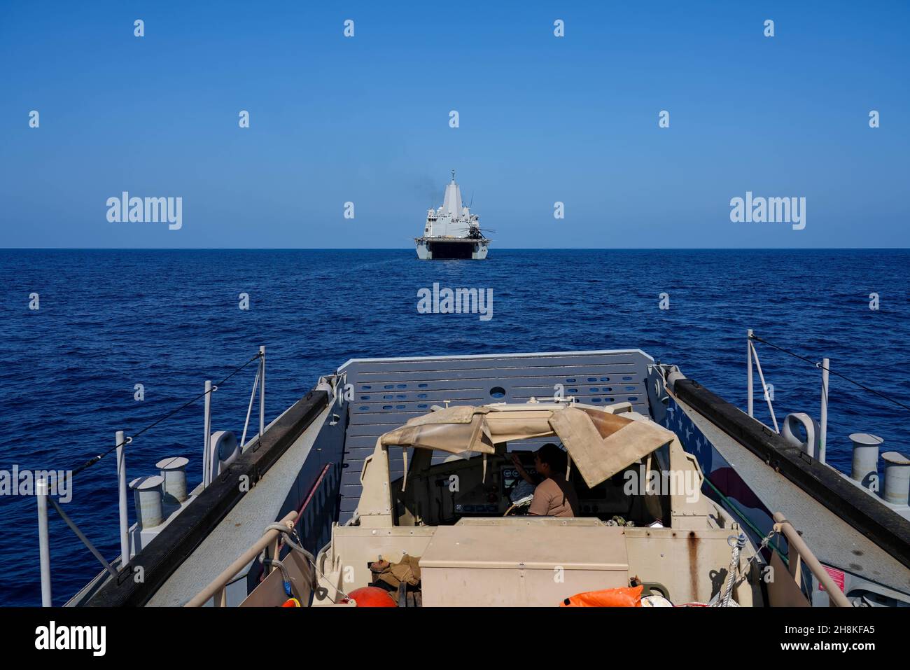GULF OF ADEN (Nov. 28, 2021) Landing Craft Utility (LCU) 1665 ...