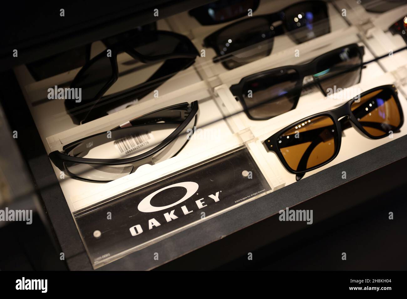 Sunglass Brands Owned By Luxottica at Bruce Green blog