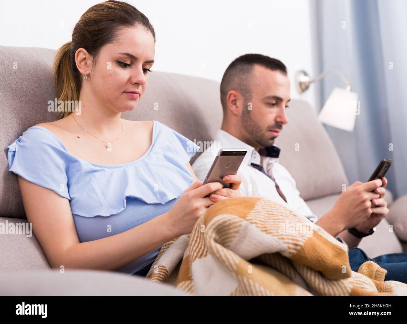 Married couple using mobile phones Stock Photo - Alamy