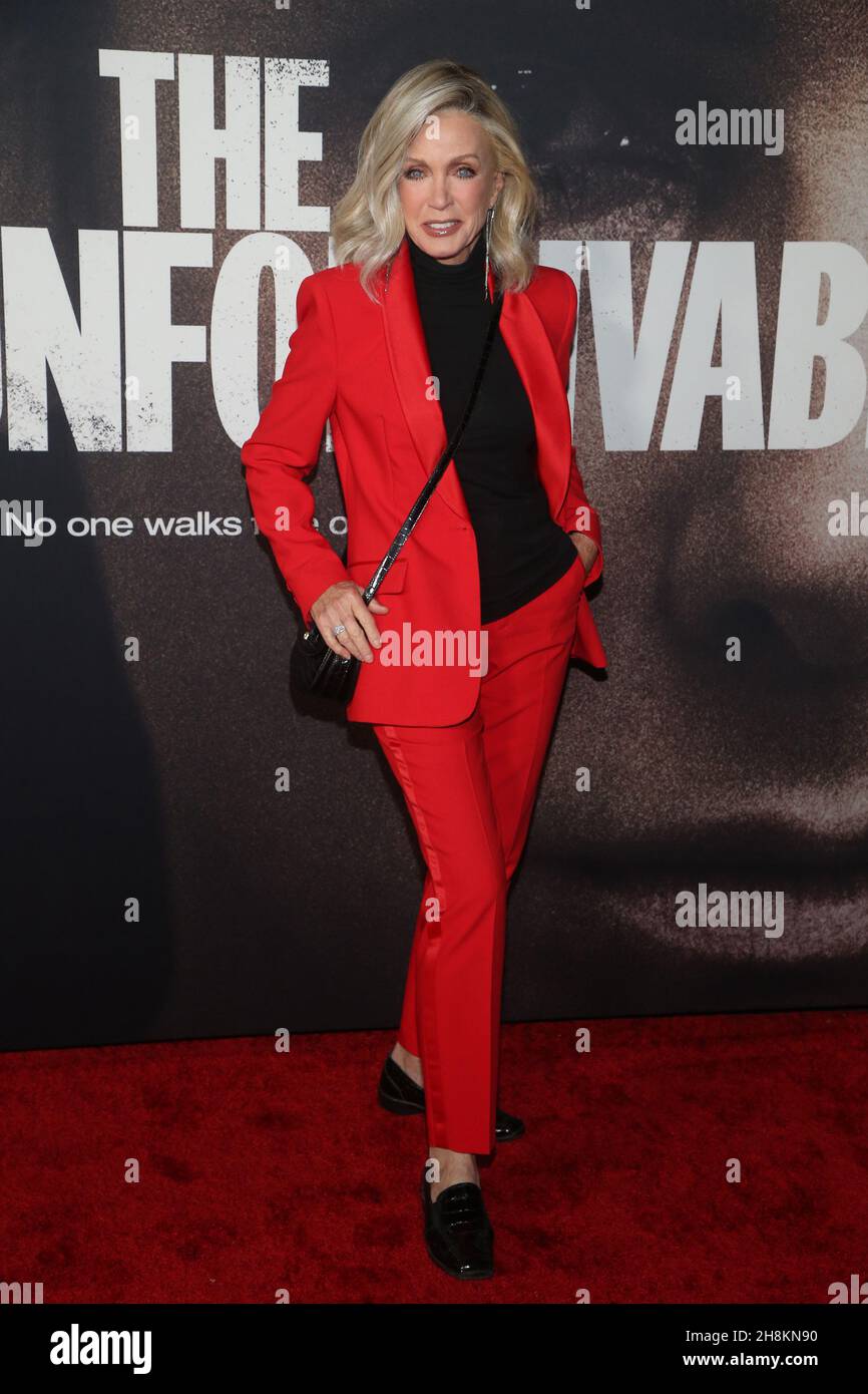 Los Angeles, Ca. 30th Nov, 2021. Donna Mills at the Netflix Red Carpet ...