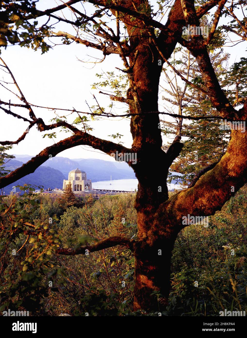 Vista house at Crown Point along the Columbia River Gorge, Oregon Stock ...