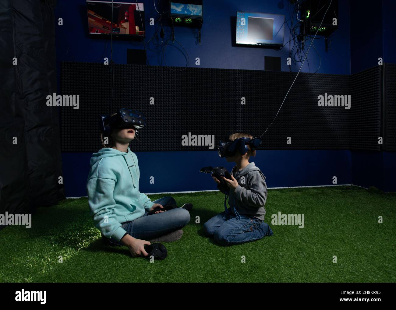 Vr headset kids hi-res stock photography and images - Alamy